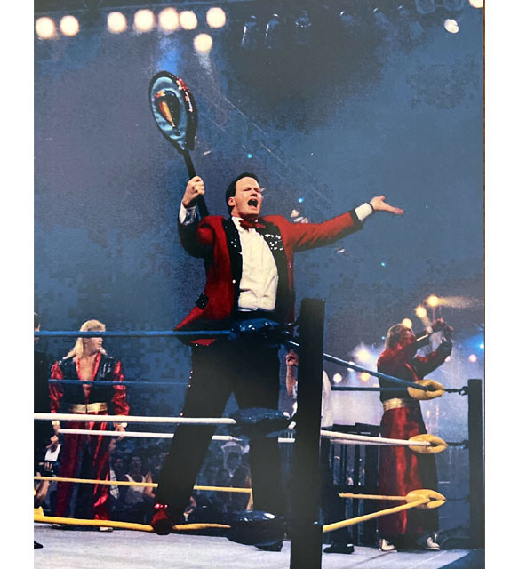Jim Cornette: 8x10 Photo (Corner)